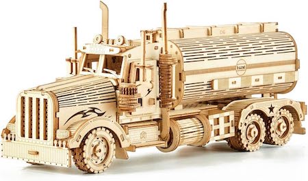 Wooden machines model kits that move with mechanic parts.